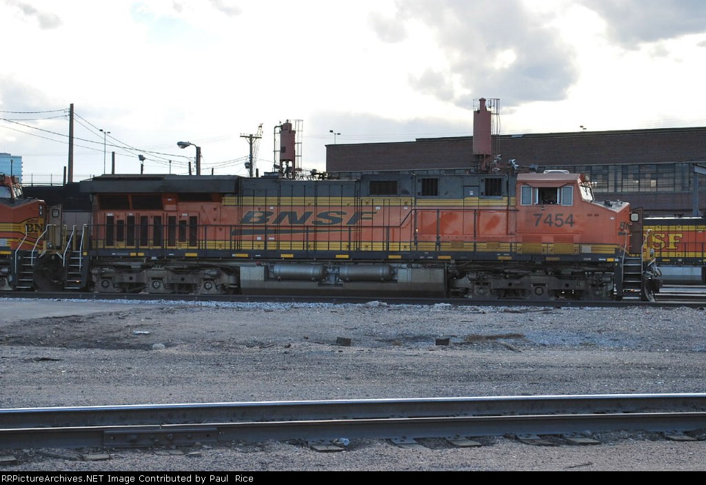 BNSF 7454